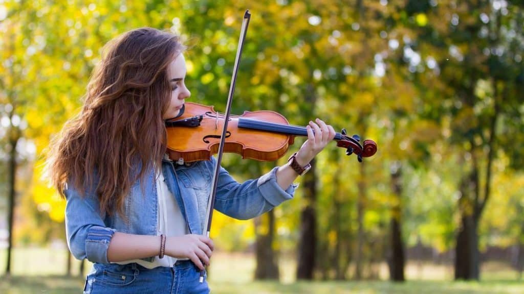 How To Do Vibrato On Violin (Learn To Play Both Types)