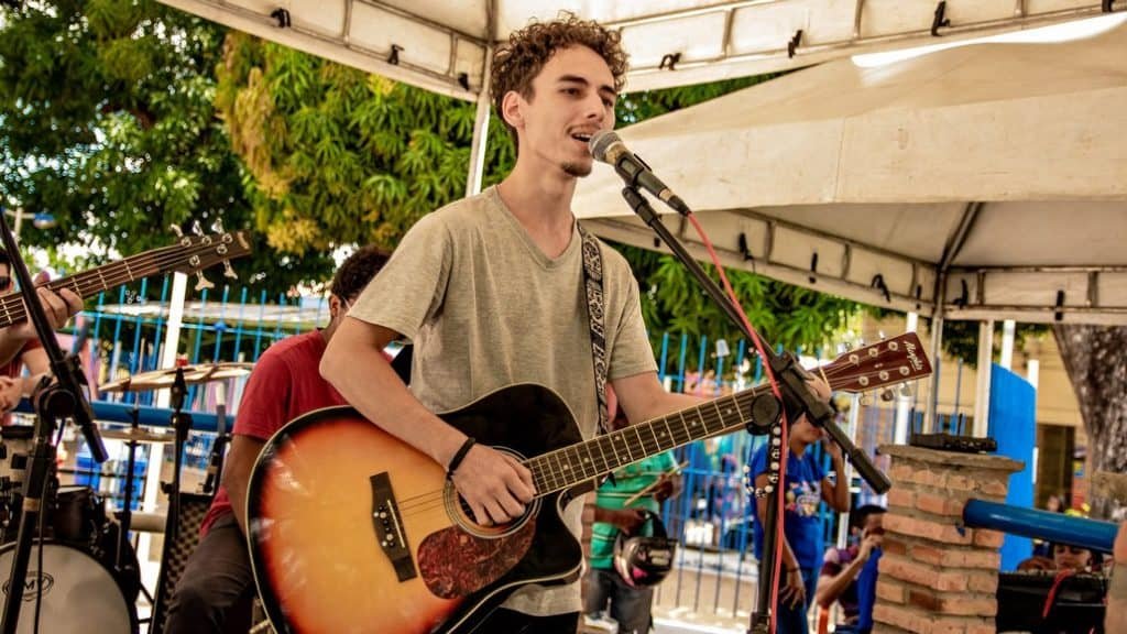 How To Sing Into A Microphone (Techniques For A Perfect Sound)