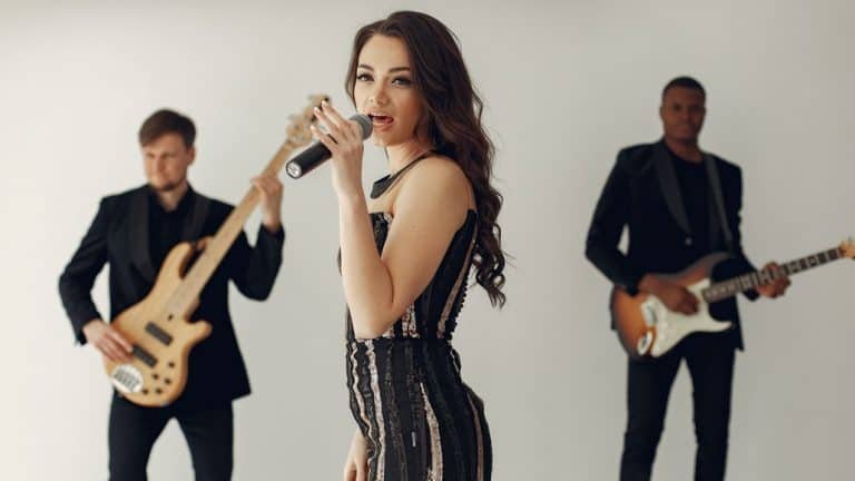 Correct Singing Posture: Exercises And Tips To Improve Your Voice ...