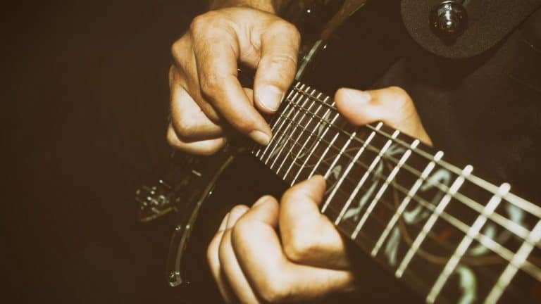 Electric Guitar Buzzing When Not Touching Strings (Causes And Fixes)